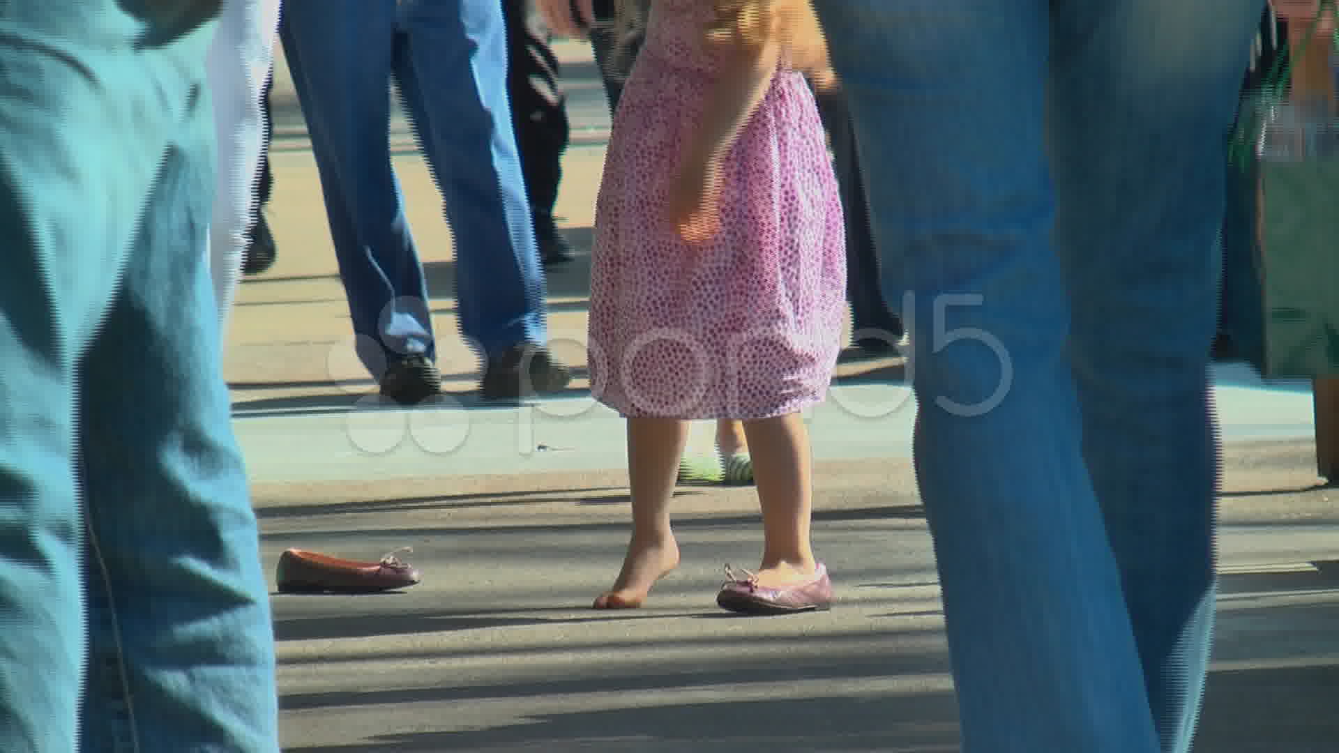 Little Girl Lost Her Shoe In Race at Caitlyn Tooth blog